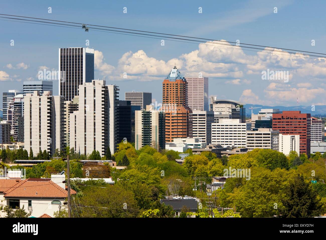 Portland oregon aerial tram High Resolution Stock Photography and ...