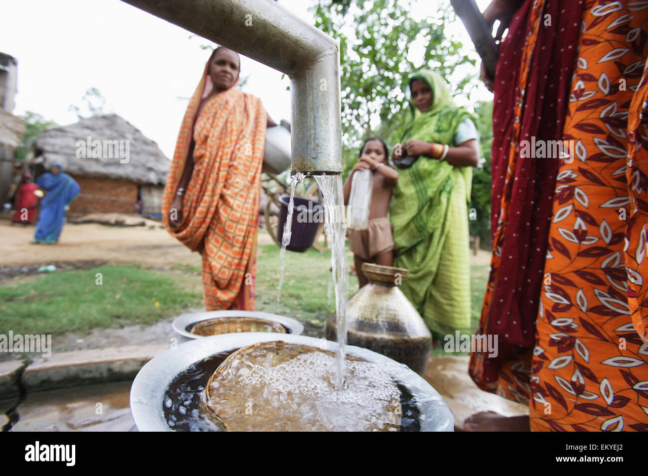 Women and girls collecting clean drinking water; Ratapata Village ...