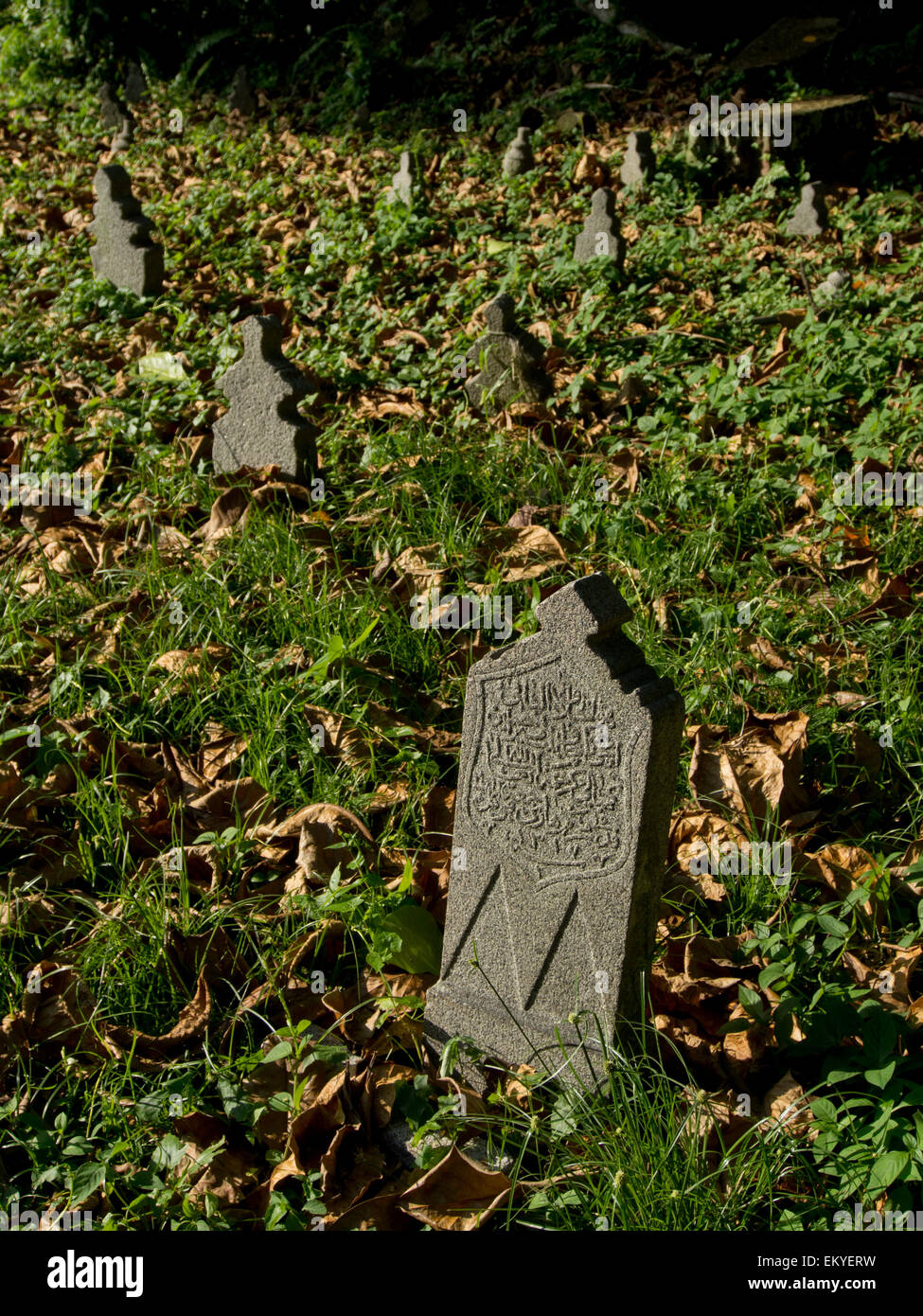 Malay cemetery next to Malabar mosque, Singapore Stock Photo - Alamy