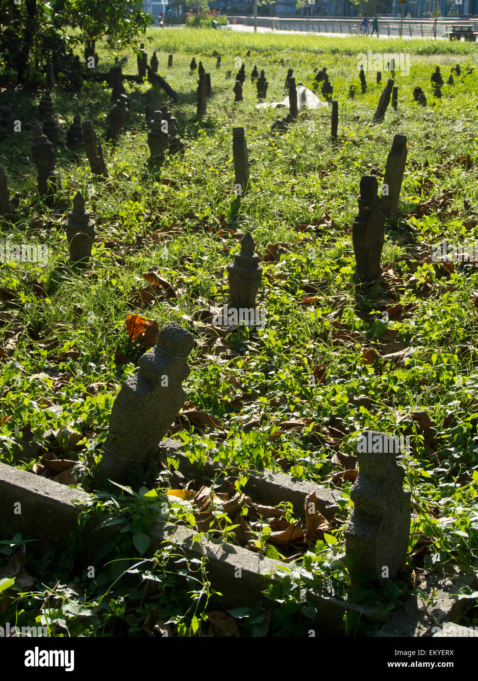 Malay cemetery next to Malabar mosque, Singapore Stock Photo - Alamy