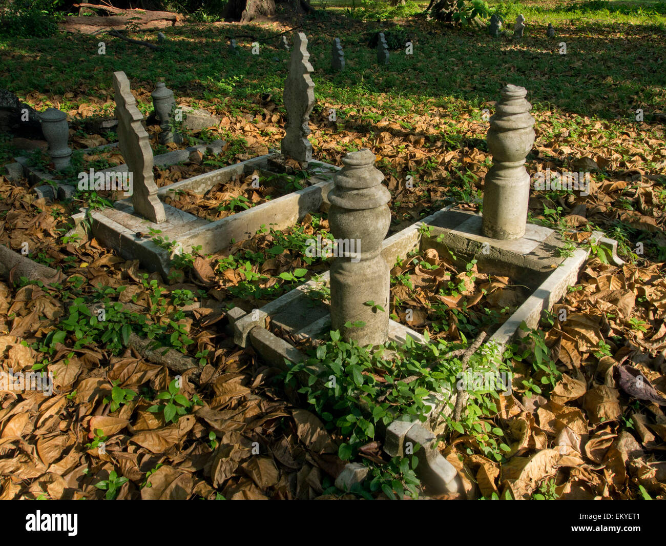 Malay cemetery next to Malabar mosque, Singapore Stock Photo - Alamy