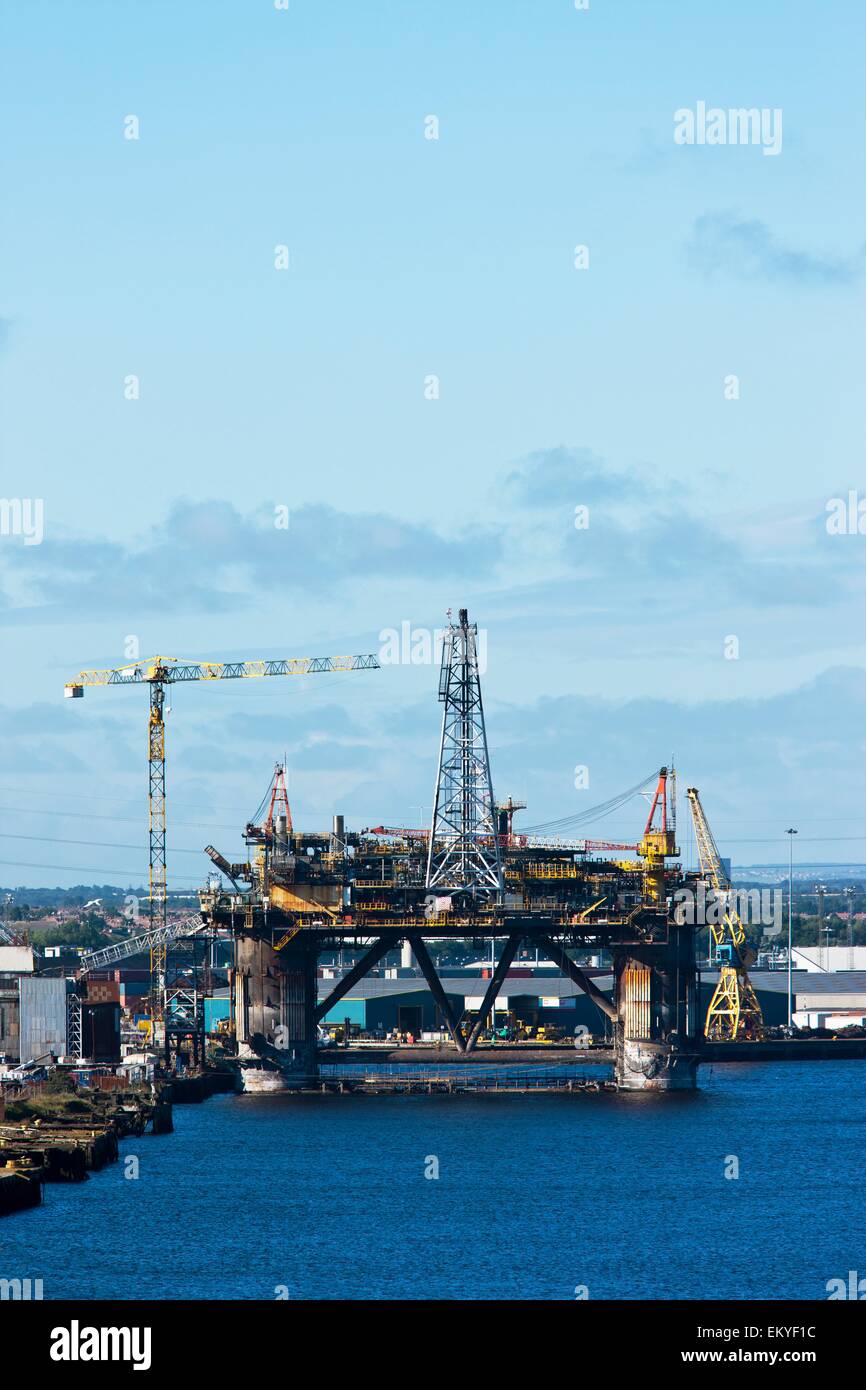 An Oil Rig On River Tyne; South Shields, Tyne And Wear, England Stock ...