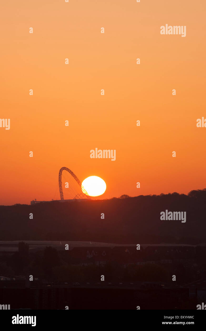 Wembley arch sunrise hi-res stock photography and images - Alamy
