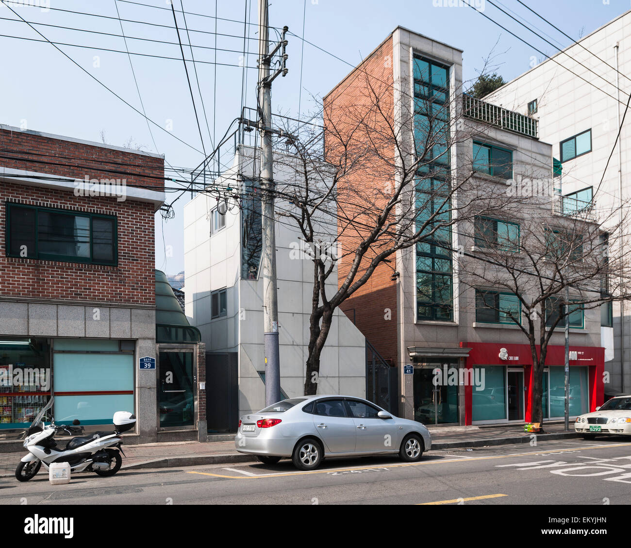 Oblique elevation towards house across street. Mongdang House (Extreme ...