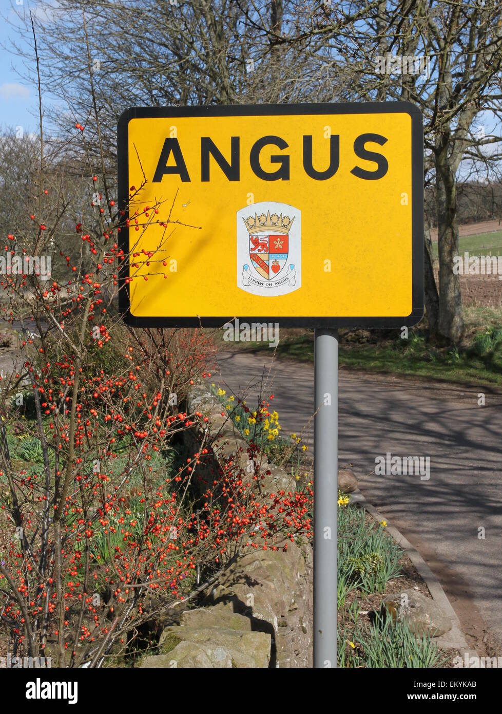 Angus boundary sign near Newtyle Scotland April 2015 Stock Photo - Alamy