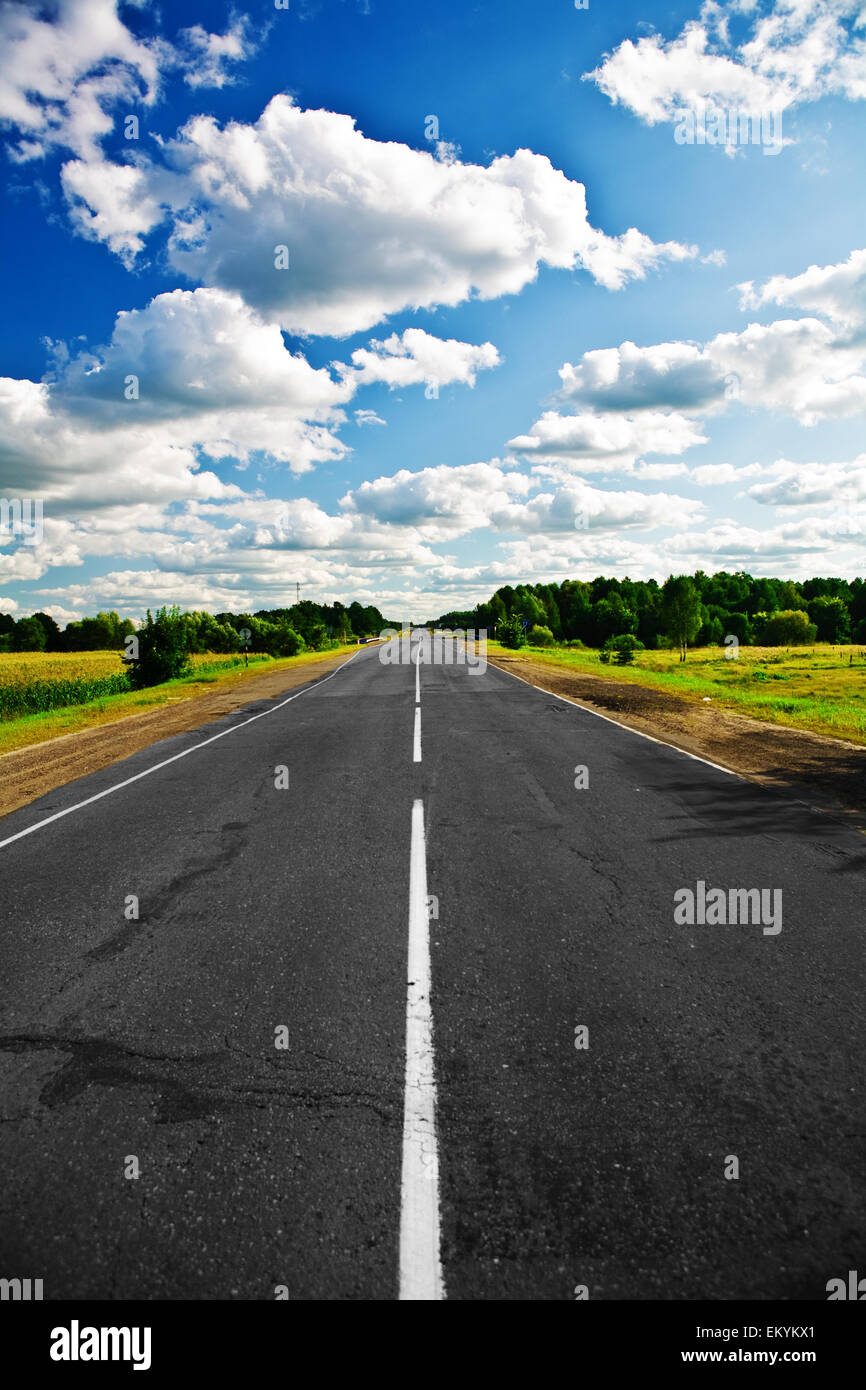 Wide asphalt road to horizon in sunlight hi-res stock photography and ...