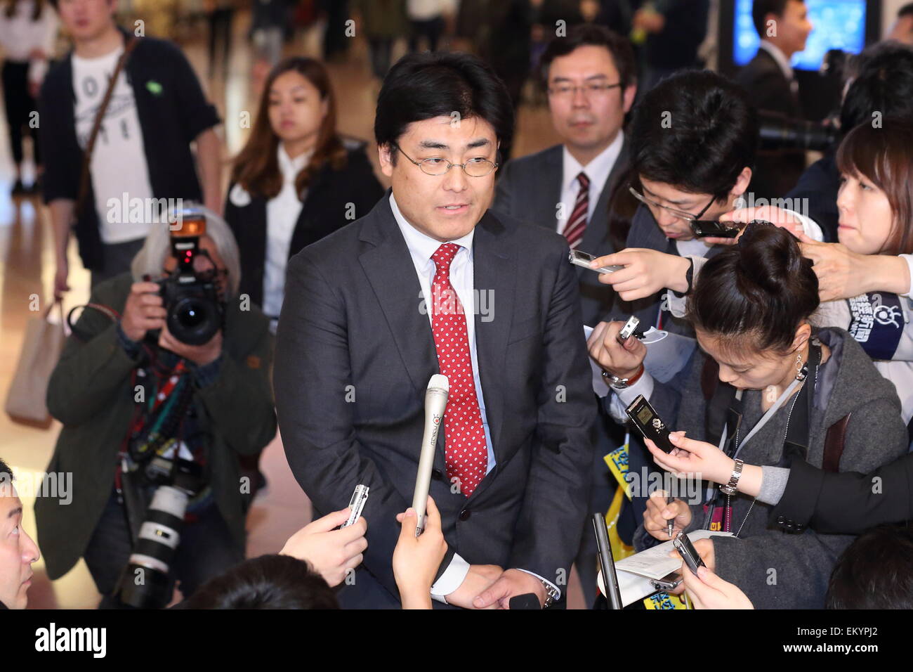 Takuya Kato, former Sankei Newspaper bureau chief returns to Japan from Korea at Haneda ...