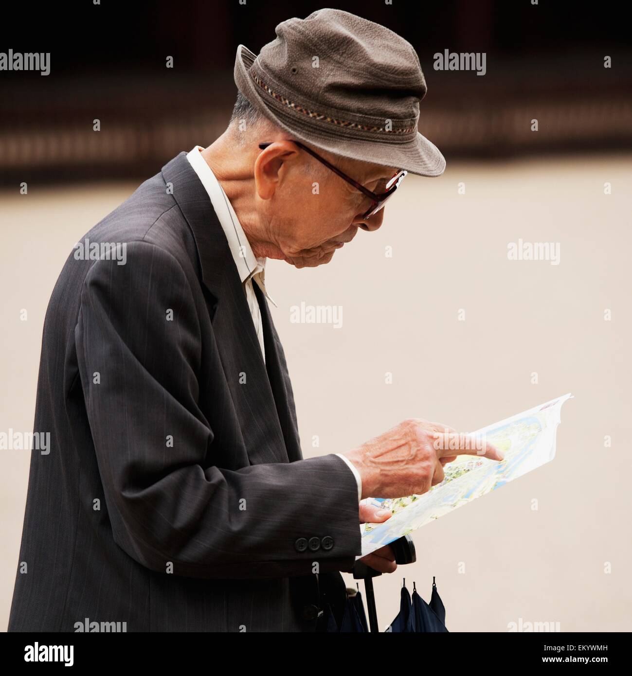 Map reading japan hi-res stock photography and images - Alamy