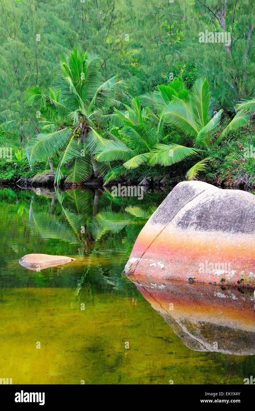 Lagoon rocks hi-res stock photography and images - Alamy