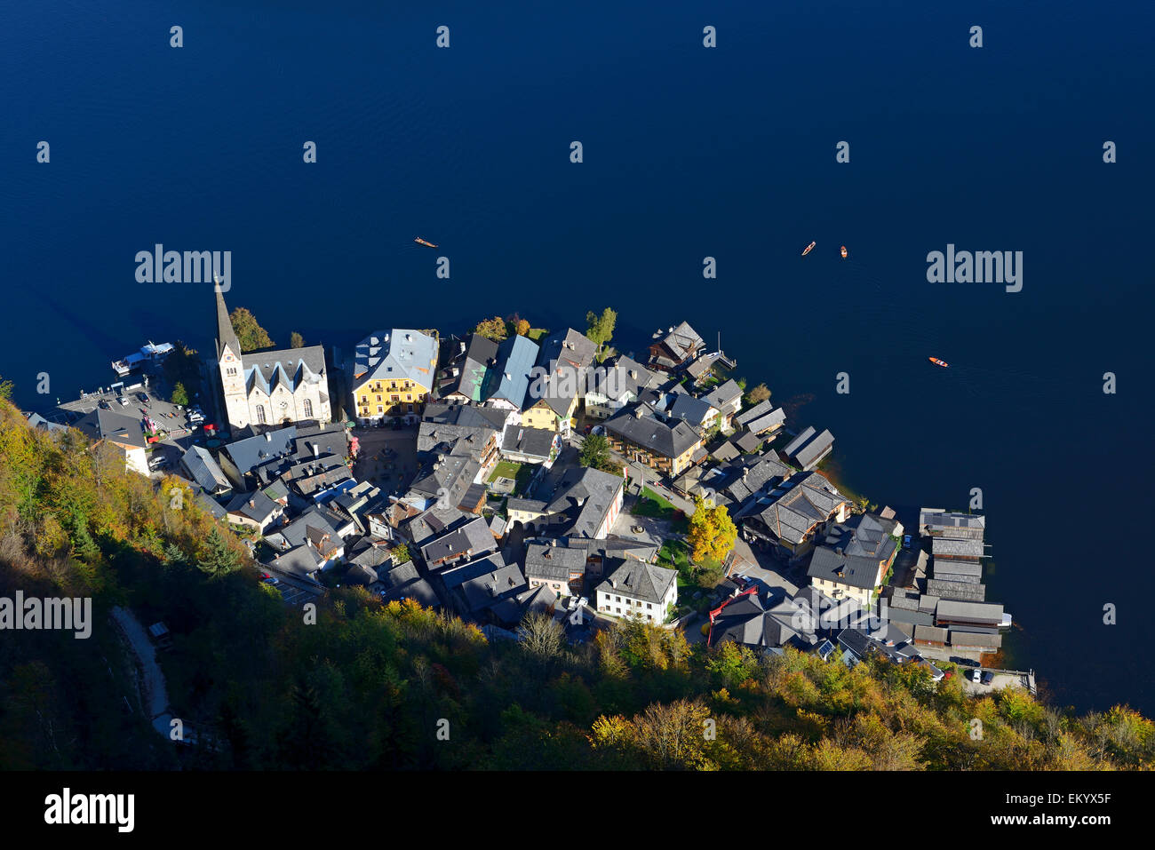 View from above of hallstatt with church and lake hallstatt hi-res ...