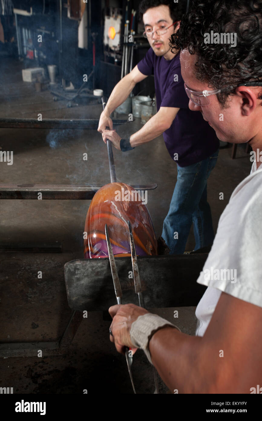 Glass blowing making vase hi-res stock photography and images - Alamy