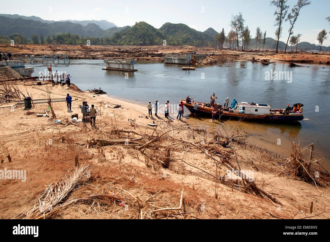 Indian ocean tsunami aid hi-res stock photography and images - Alamy