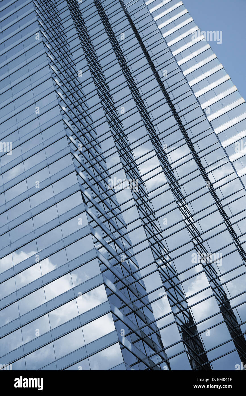 Modern skyscraper exterior hi-res stock photography and images - Alamy