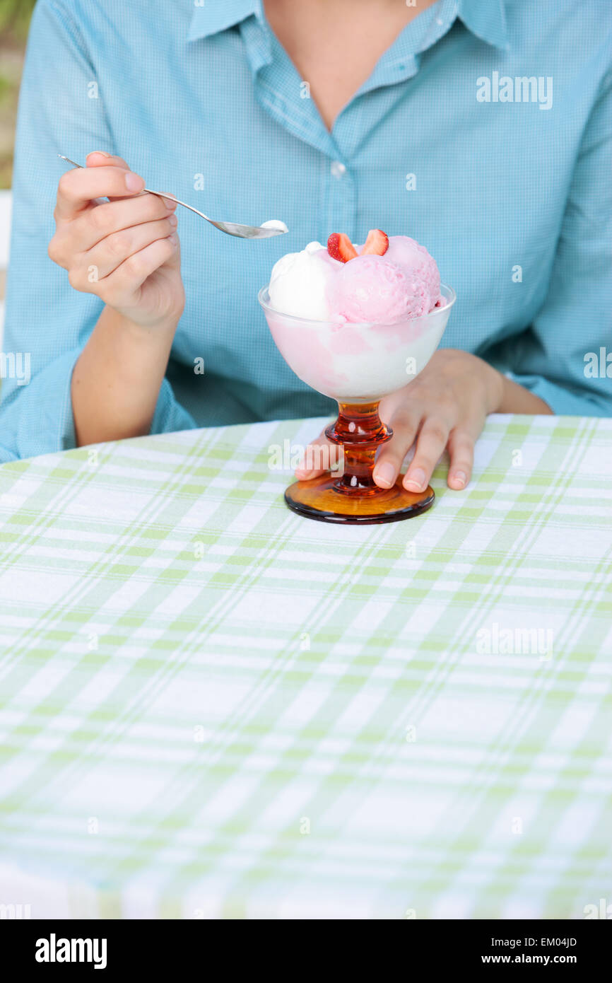 Man eating ice cream sundae hi-res stock photography and images - Alamy