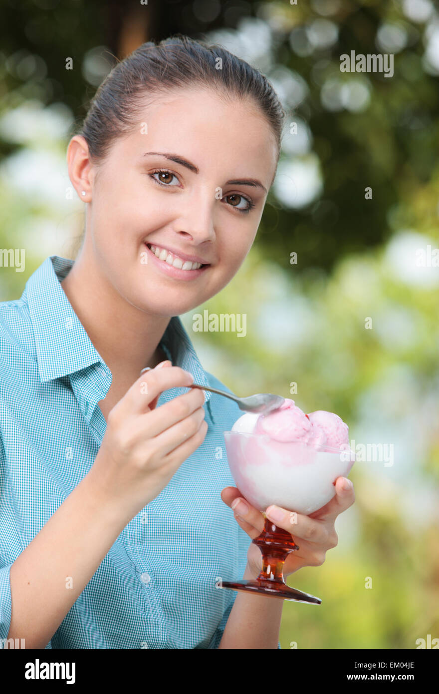 Woman smiling ice cream sundae hi-res stock photography and images - Alamy