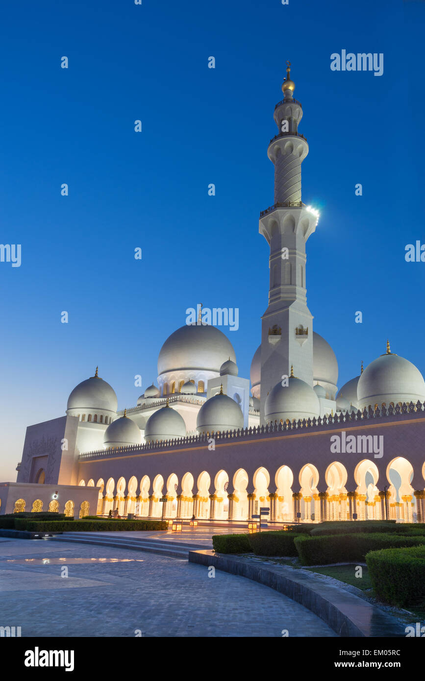 Grand mosque uae hi-res stock photography and images - Alamy