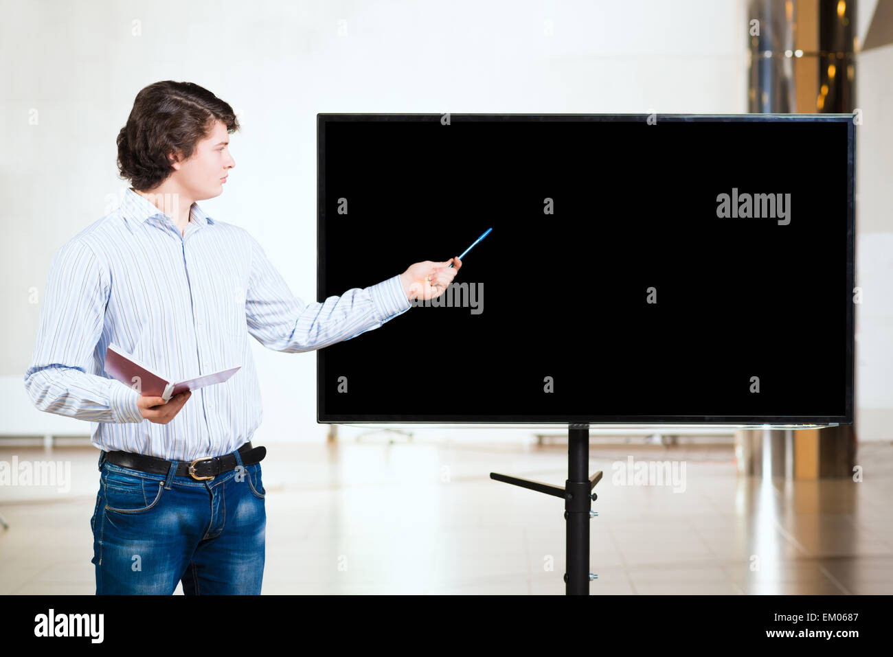 Informally dressed hi-res stock photography and images - Alamy