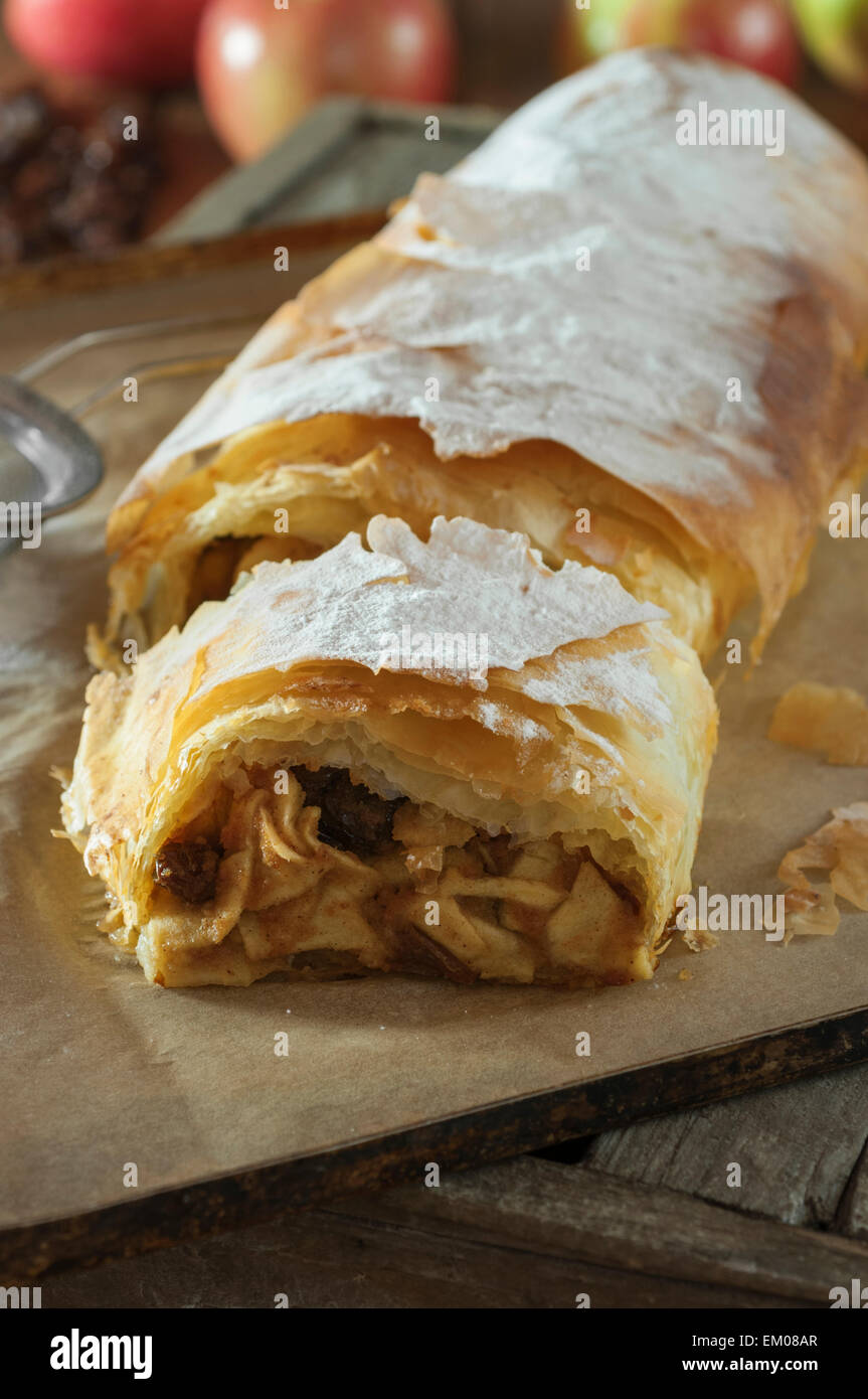 Apple strudel. Traditional Austrian dessert Stock Photo - Alamy
