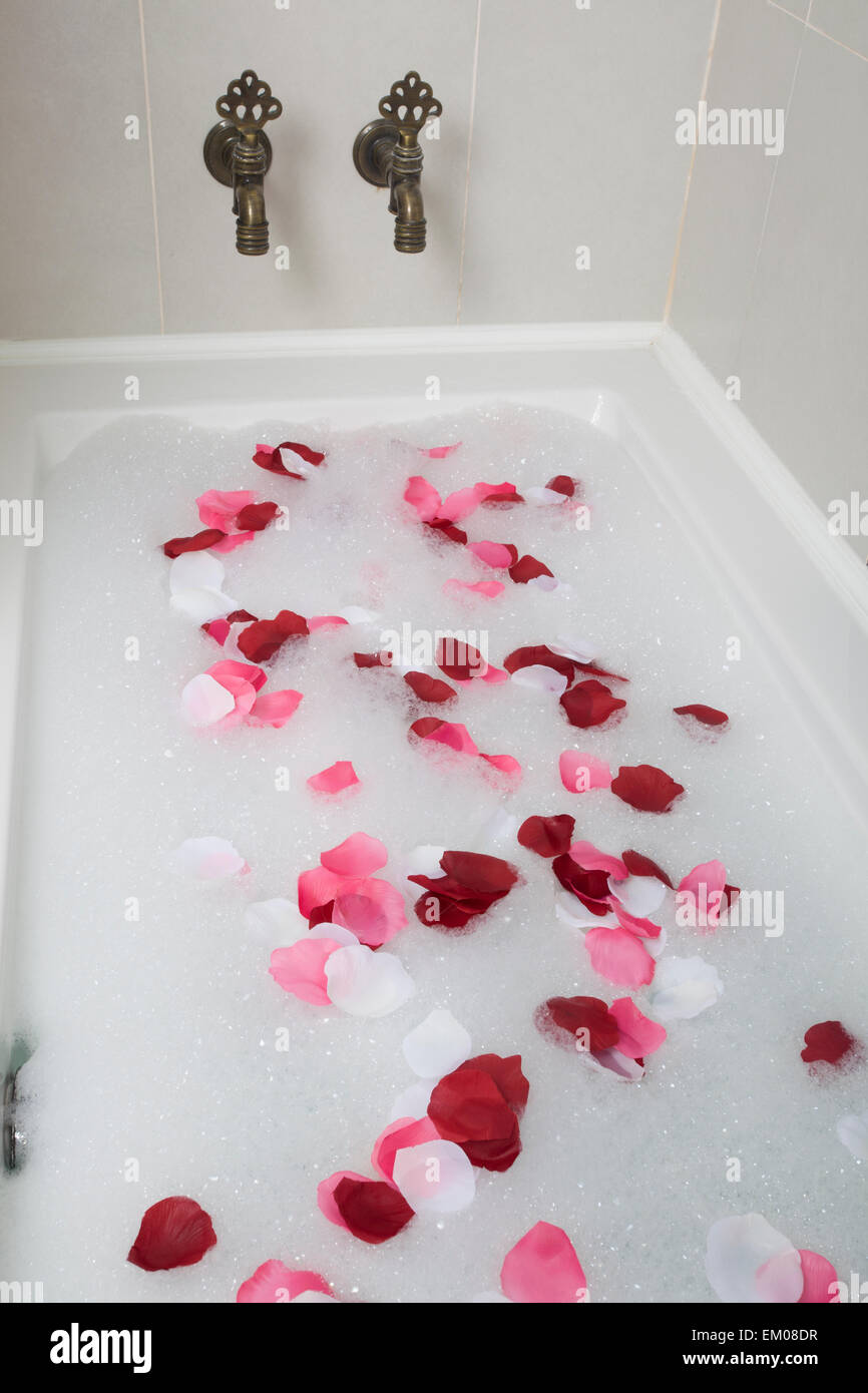 Rose petal bath hi-res stock photography and images - Alamy