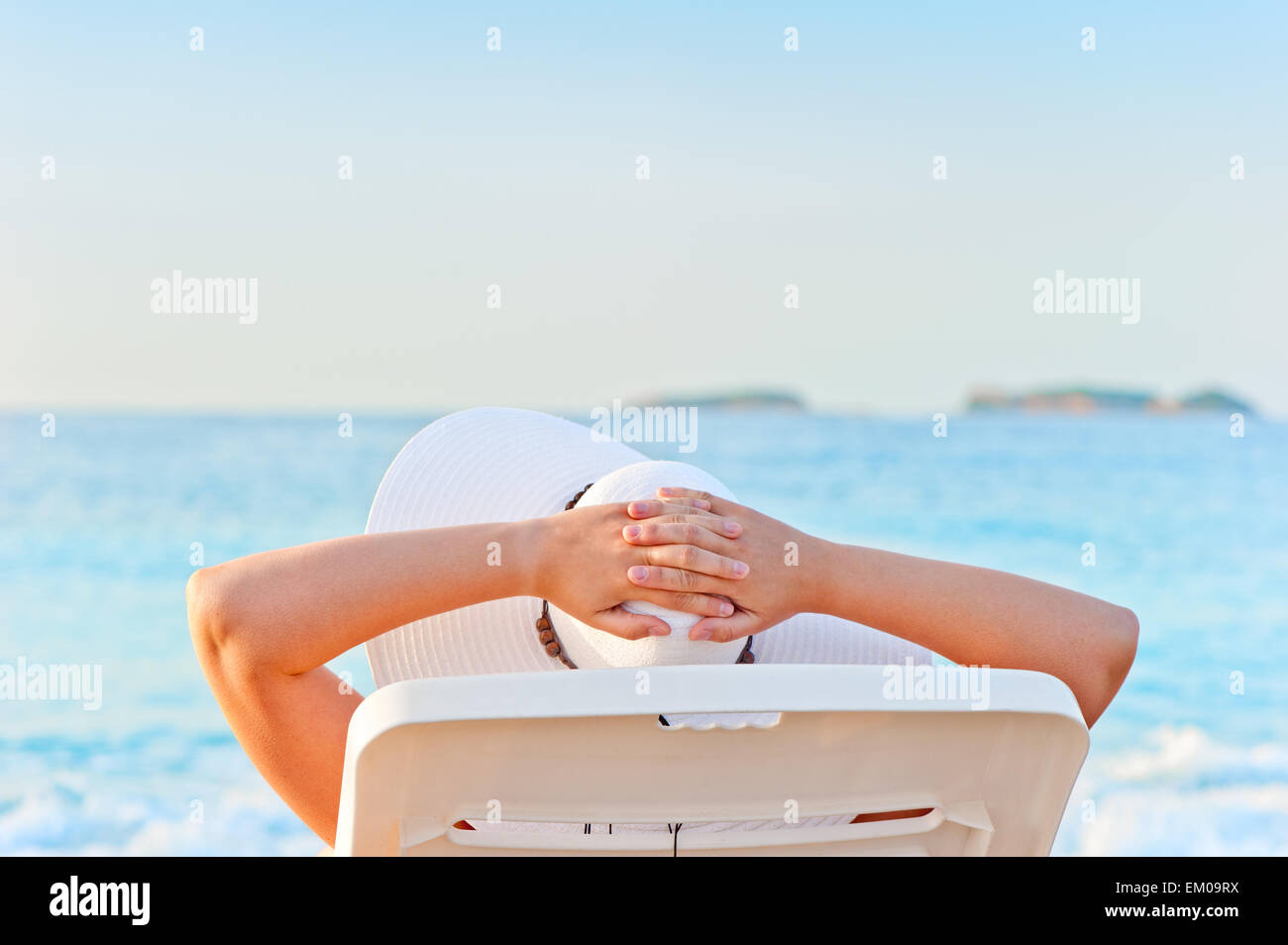 Woman sunbathing sun lounger hi-res stock photography and images - Alamy