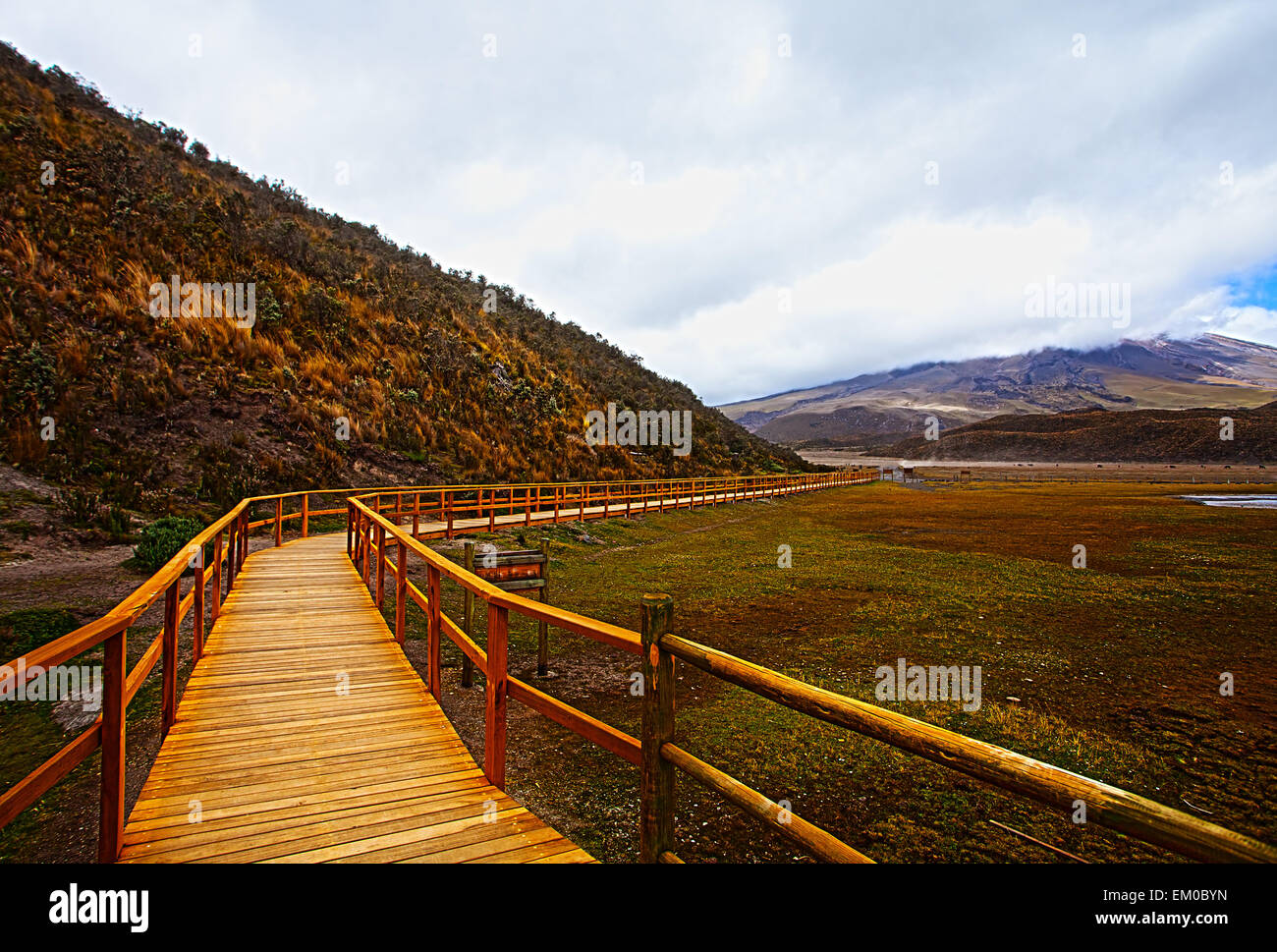 Volcano bridge hi-res stock photography and images - Alamy