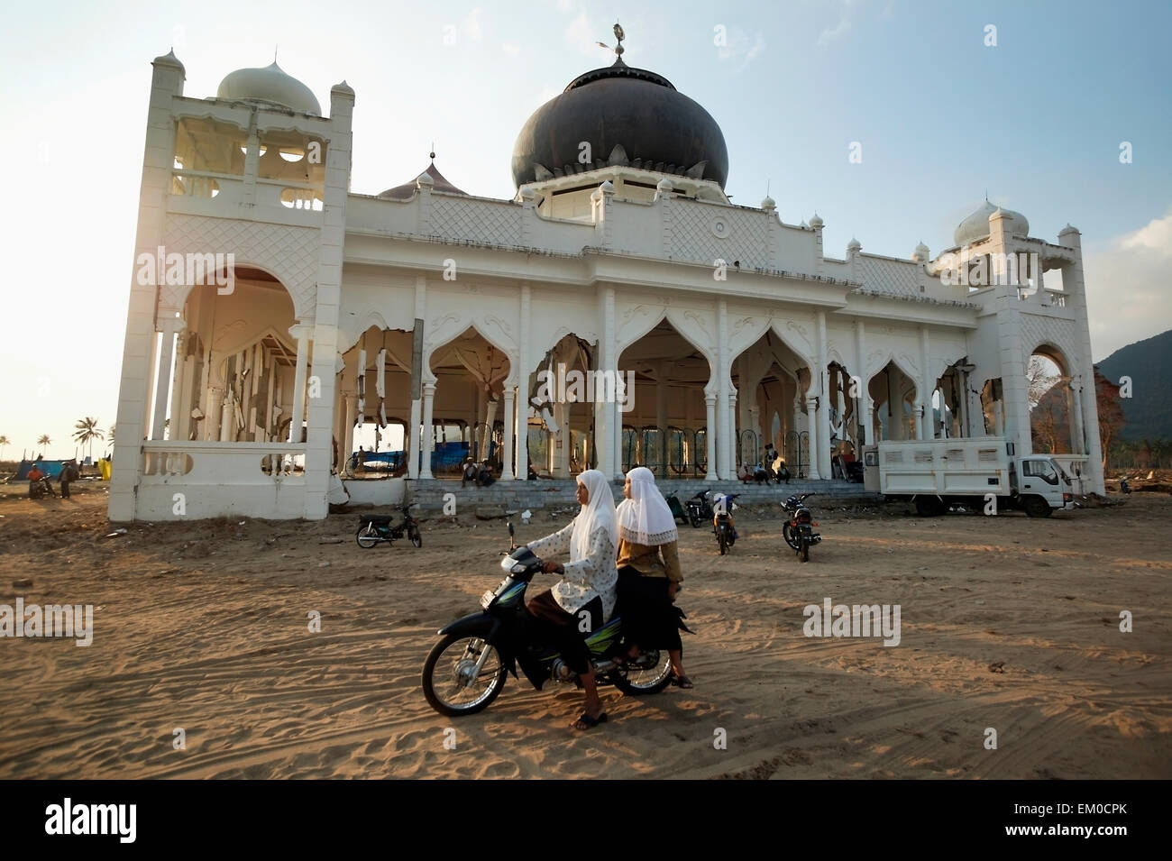 Banda aceh mosque tsunami hi-res stock photography and images - Alamy
