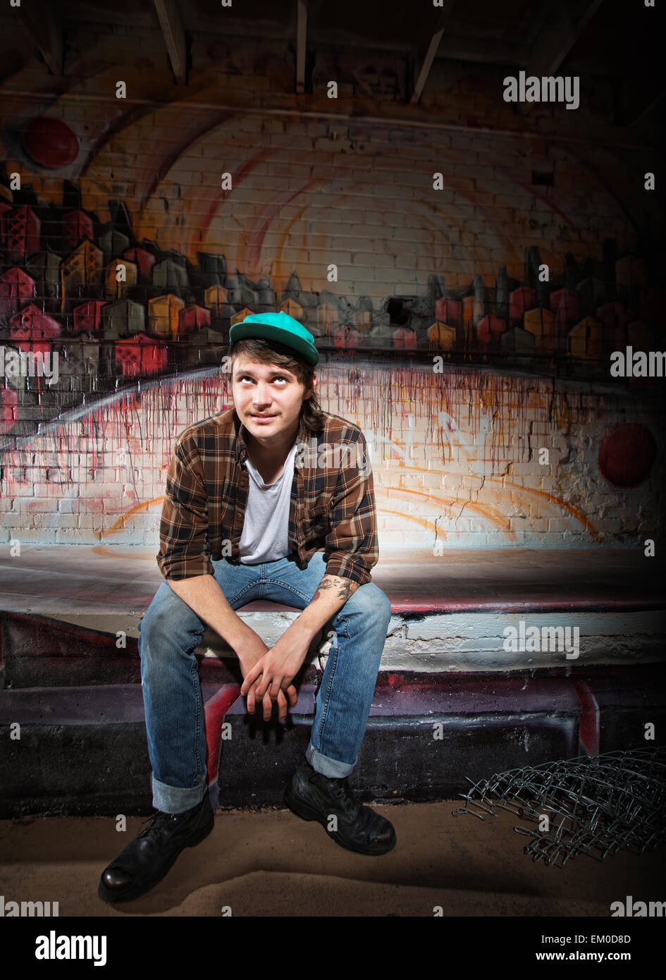 Homeless teenager looking sad hi-res stock photography and images - Alamy