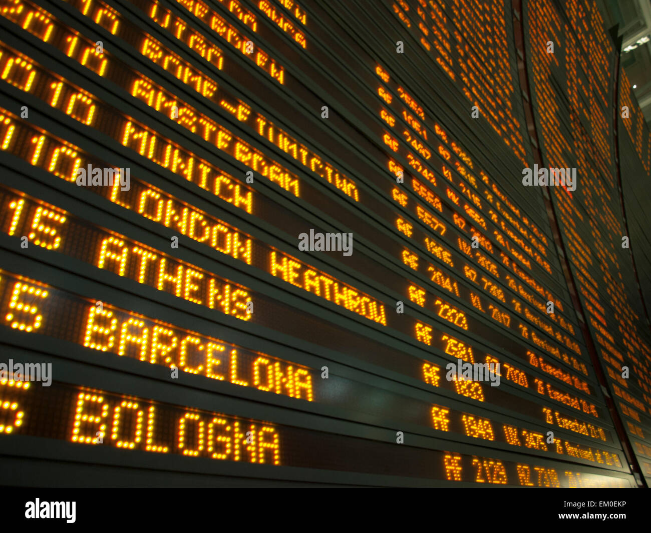 Airport destination board hi-res stock photography and images - Alamy