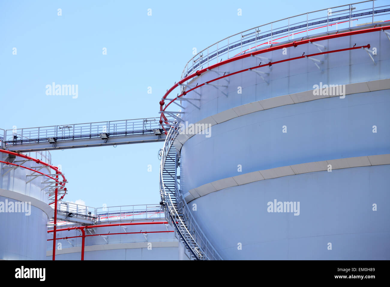 Oil refinery tank Stock Photo - Alamy