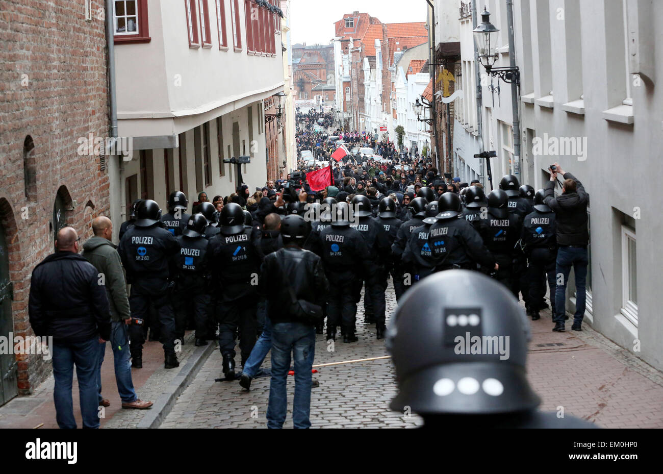 Riot police block way hi-res stock photography and images - Alamy