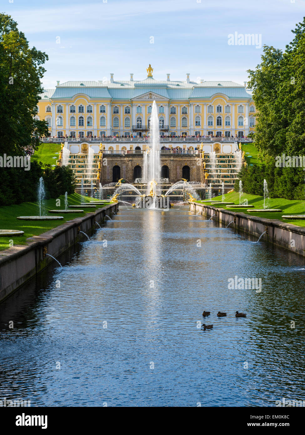 Grand peterhof palace hi-res stock photography and images - Alamy