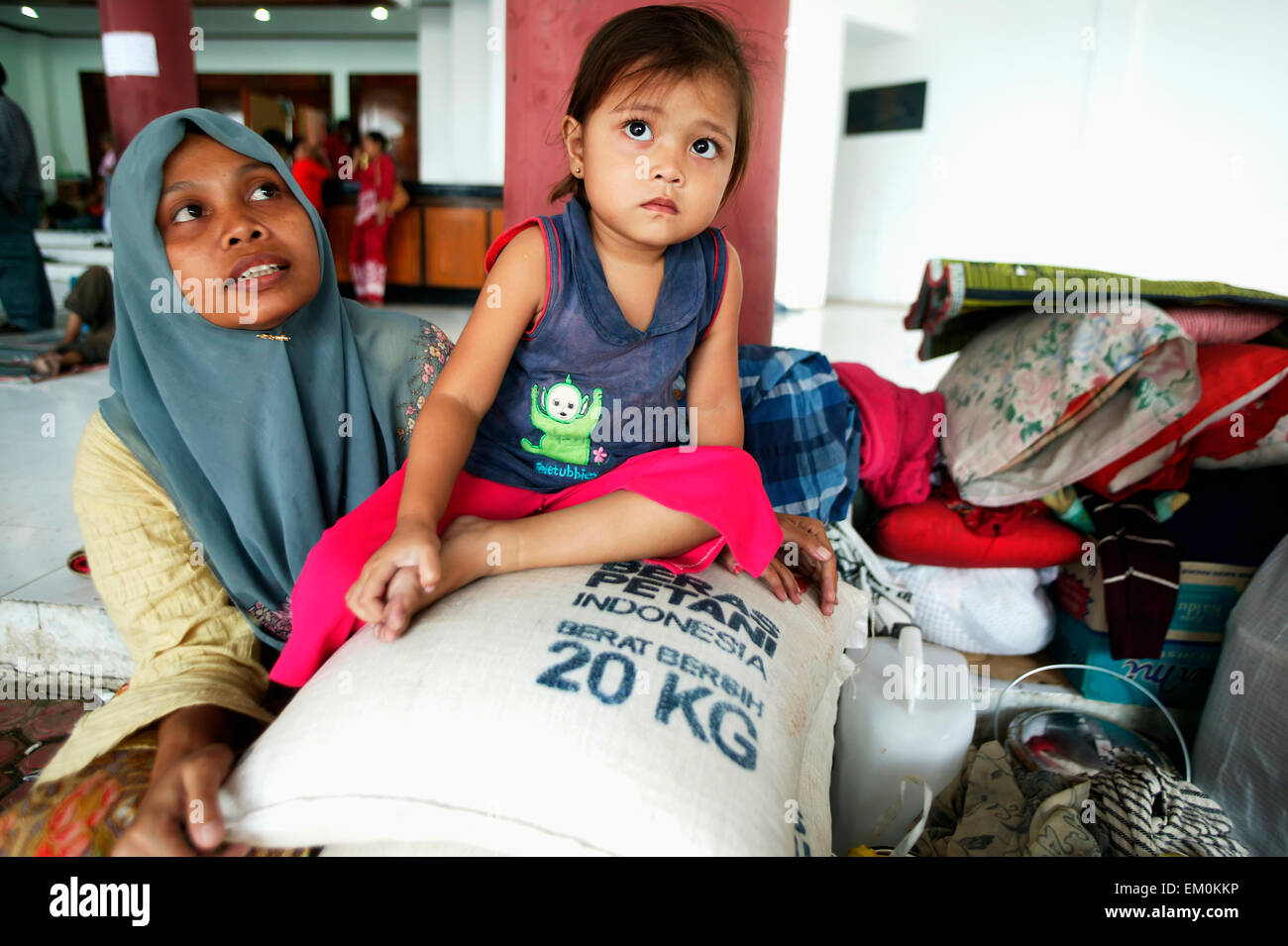 2004 tsunami child hi-res stock photography and images - Alamy