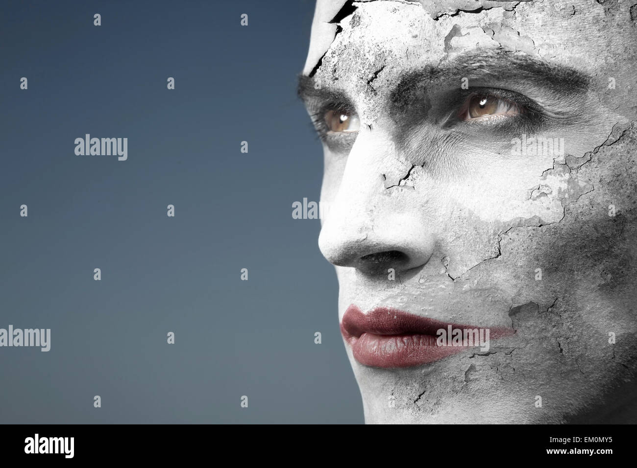 Vampire human statue hi-res stock photography and images - Alamy