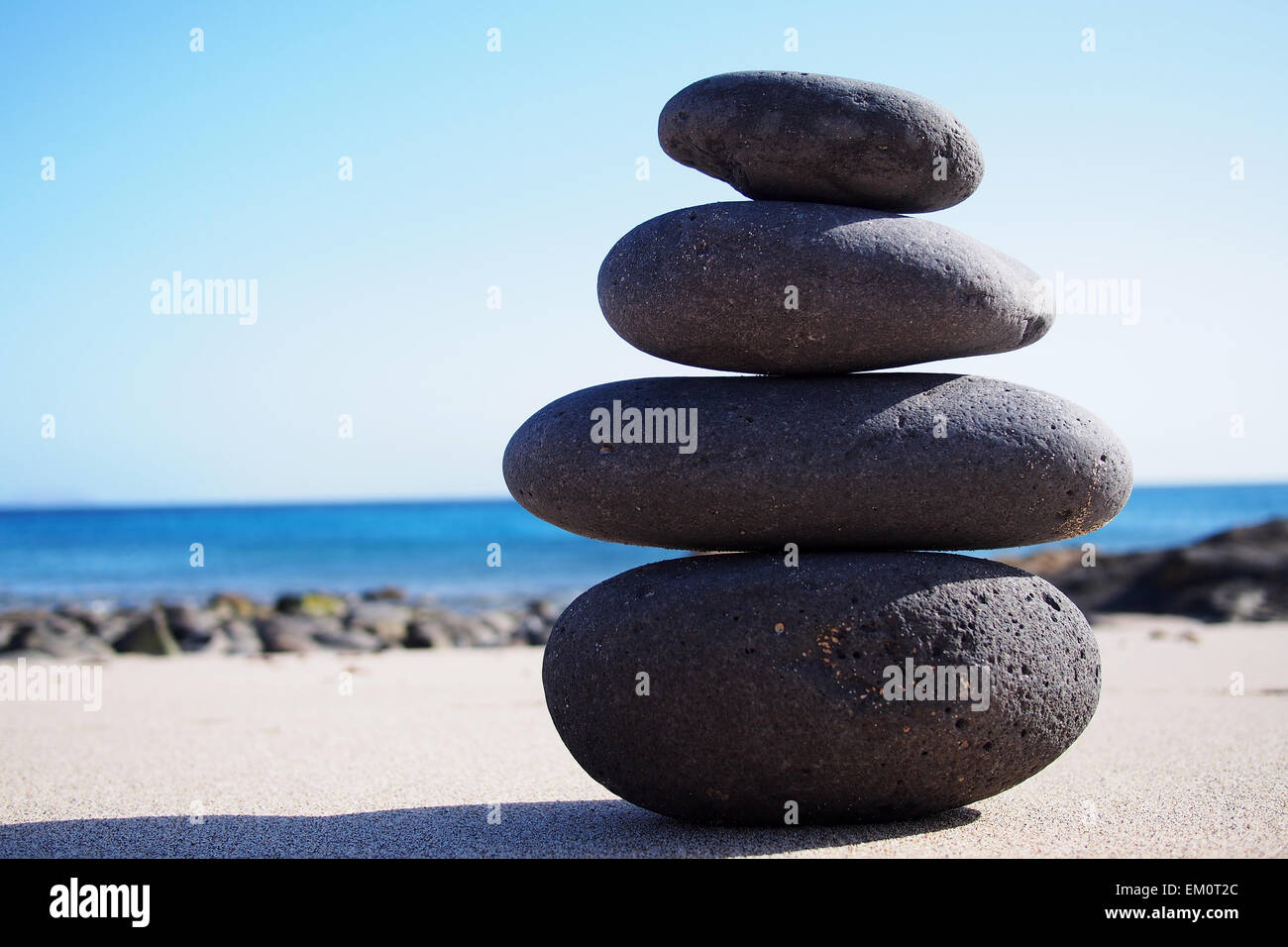 Balance stones against sea hi-res stock photography and images - Alamy