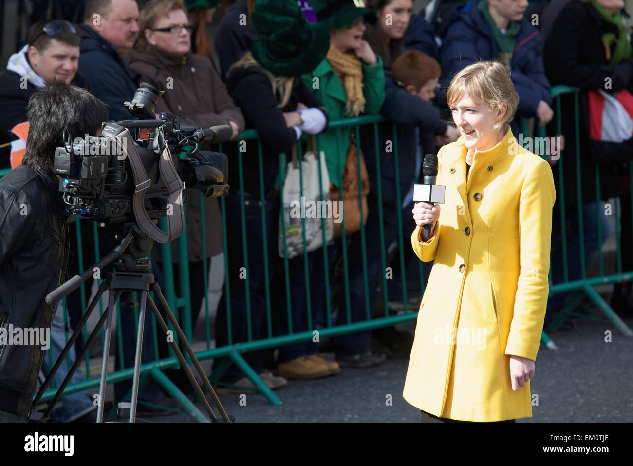 Reporter Microphone Stock Photos & Reporter Microphone Stock Images - Alamy