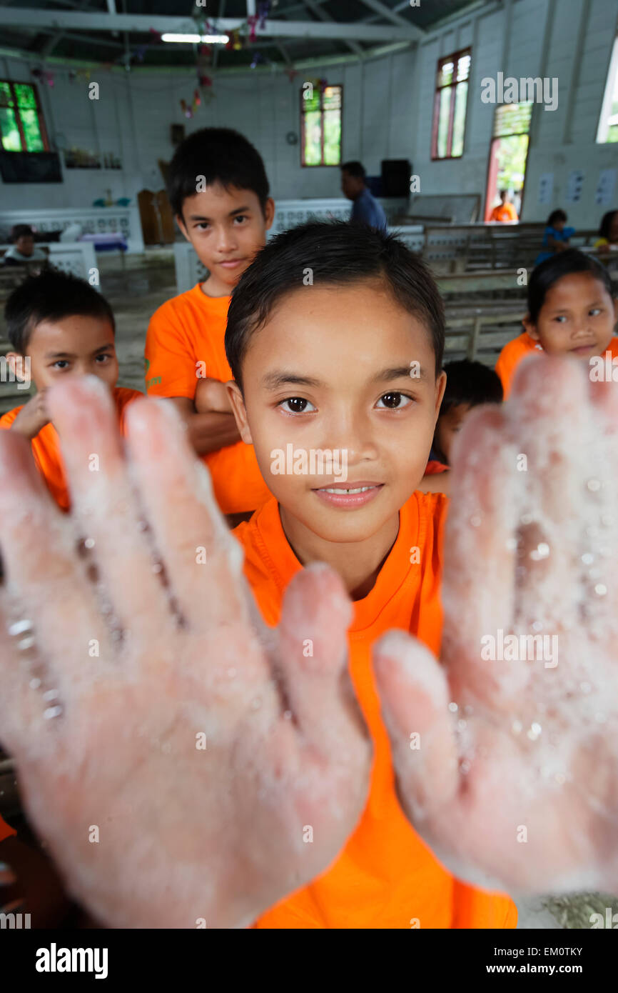 School hand washing hi-res stock photography and images - Alamy