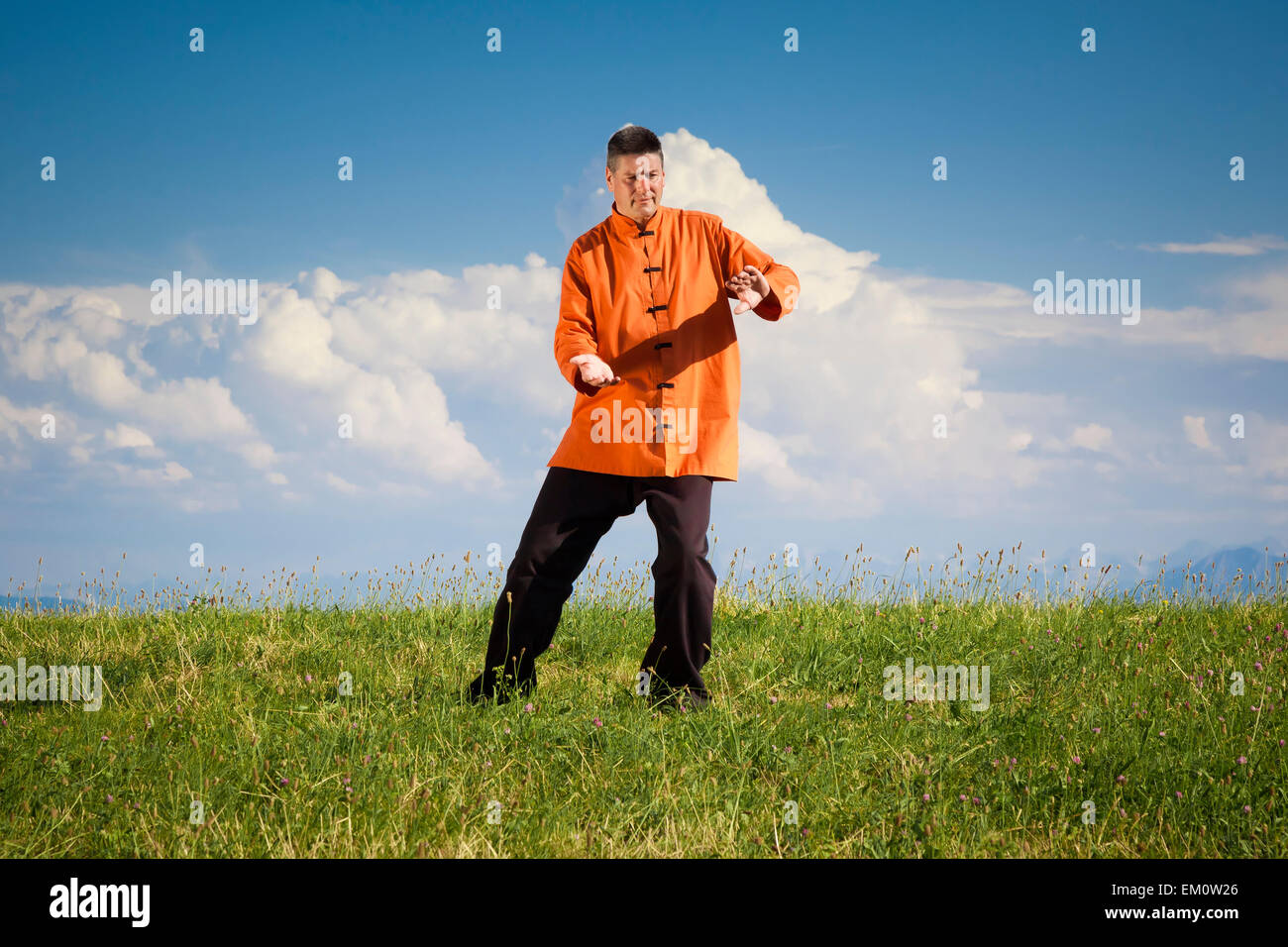 Chi gong outdoor hi-res stock photography and images - Alamy