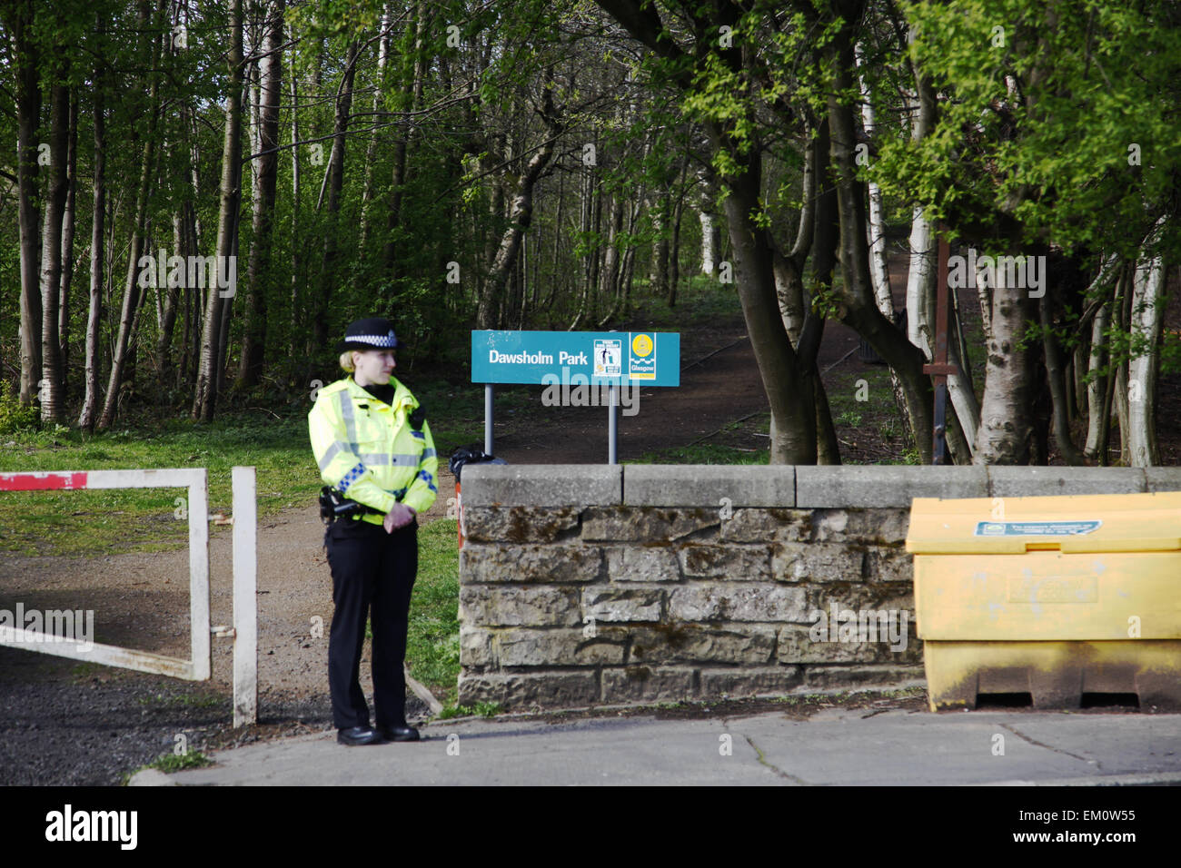 Dawsholm Park, Maryhill, Glasgow, UK. 15th April, 2015. The Police ...