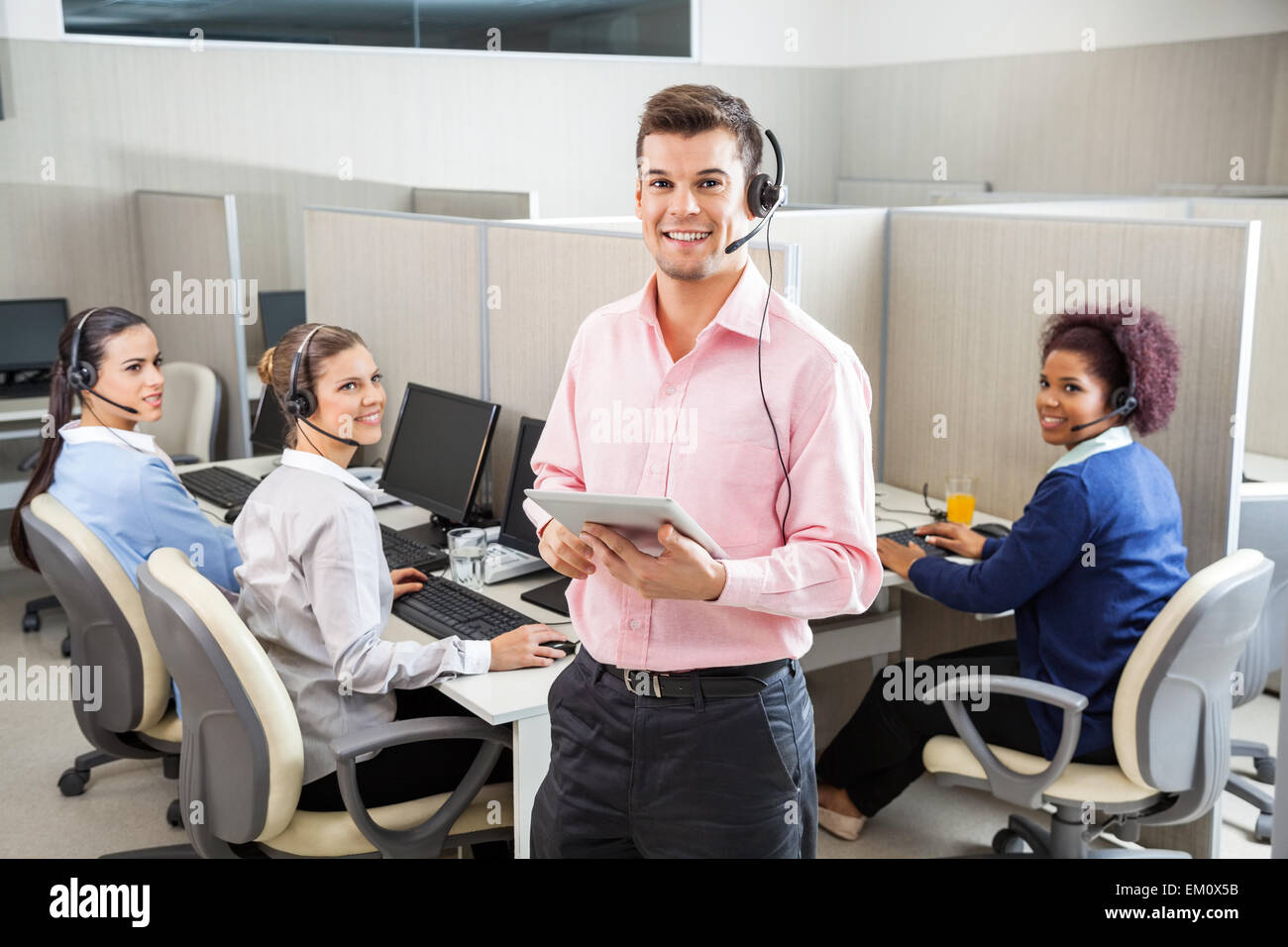 Call centre women hi-res stock photography and images - Alamy