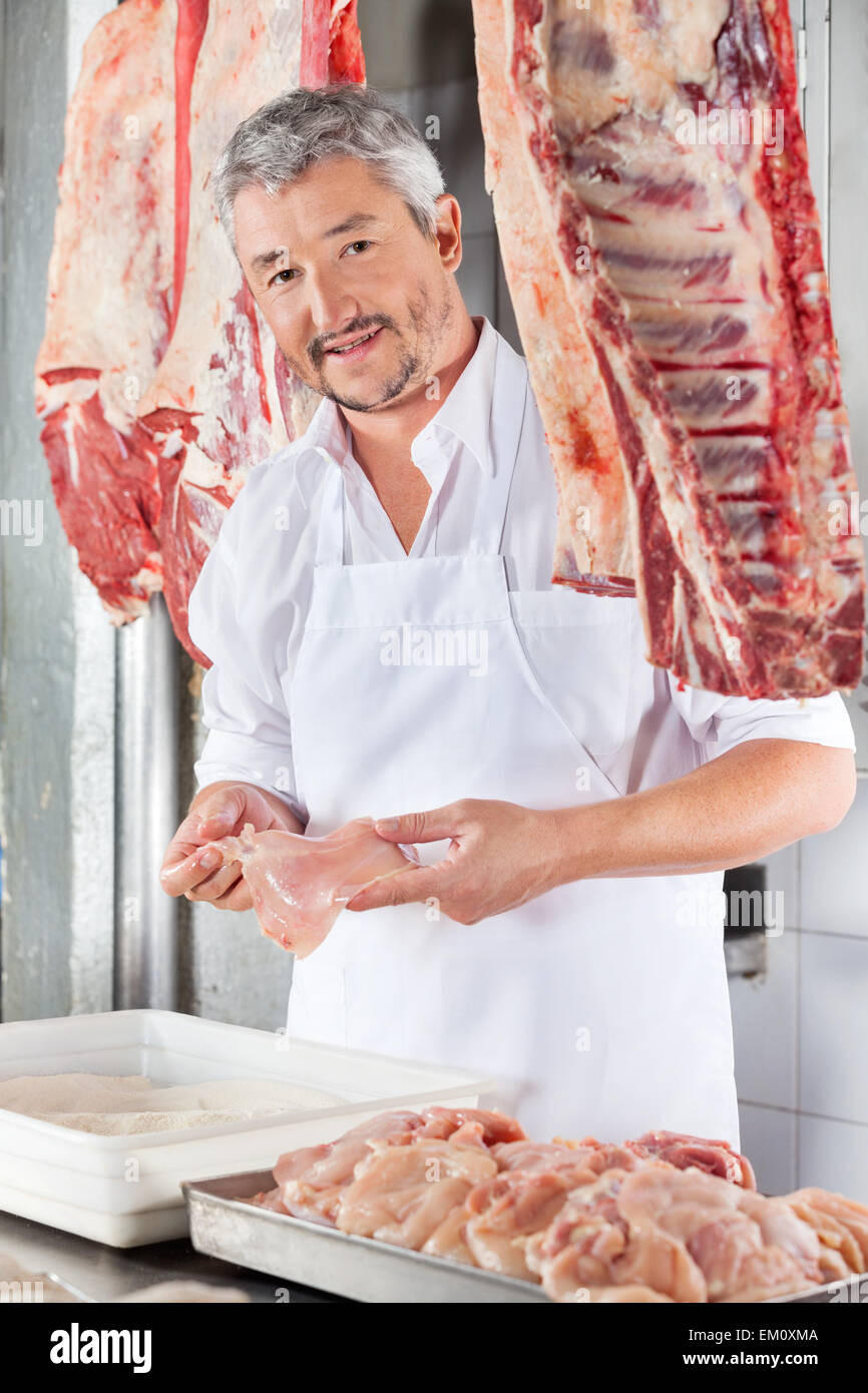 Butcher Holding Chicken Meat At Counter Stock Photo - Alamy