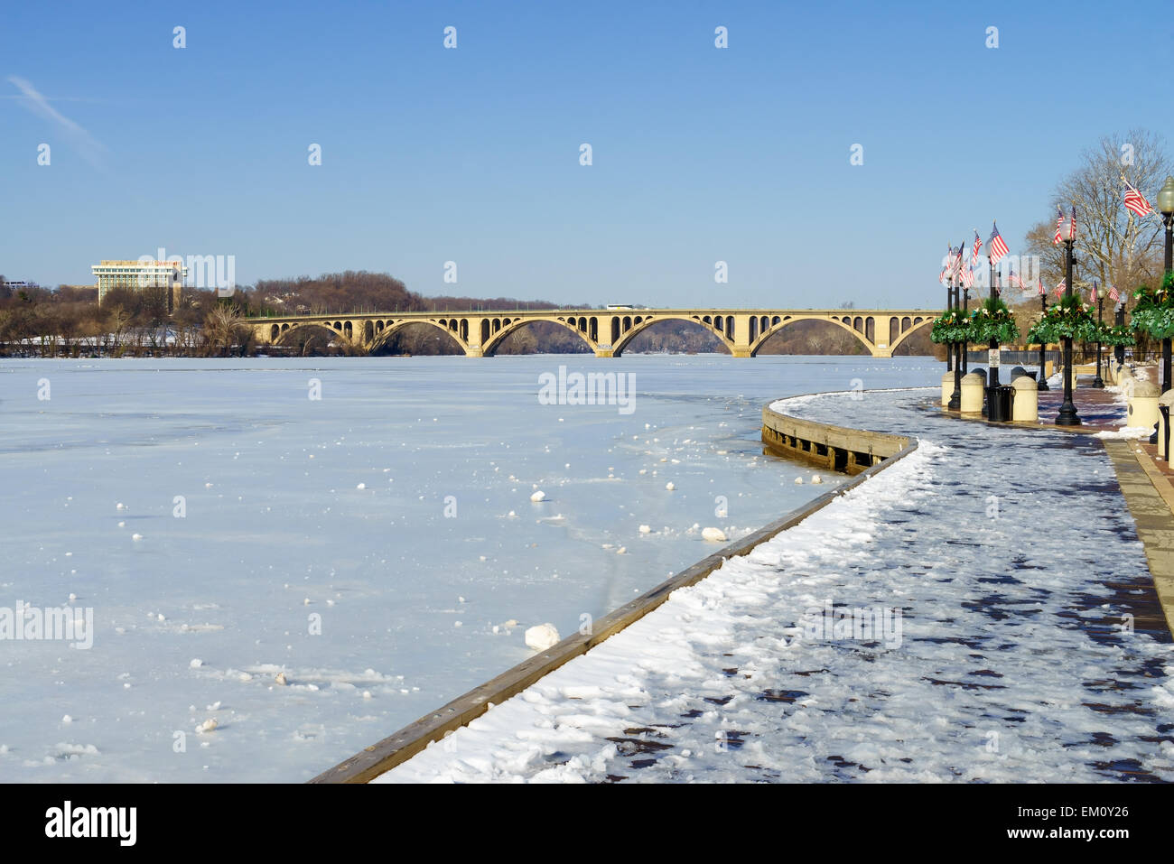 Frozen potomac river hi-res stock photography and images - Alamy