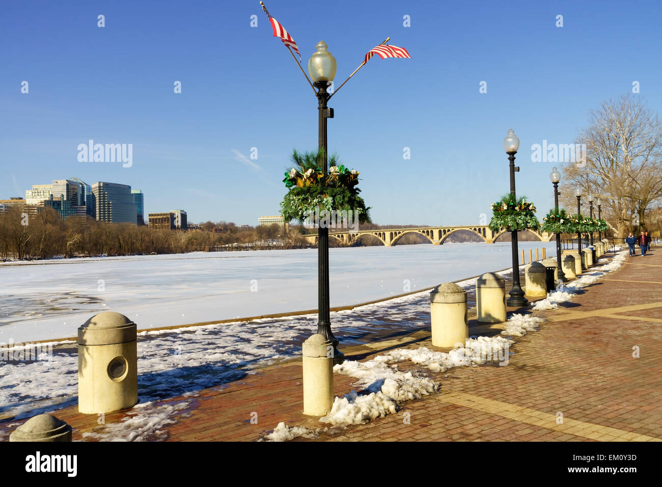 The Potomac river frozen with ice in winter. Washington DC, USA Stock ...