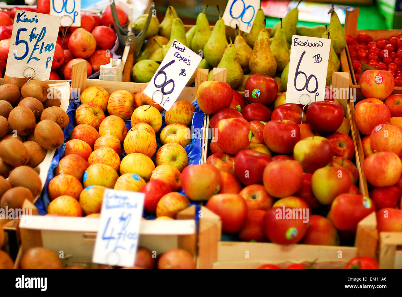An outdoor fruit market Stock Photo - Alamy