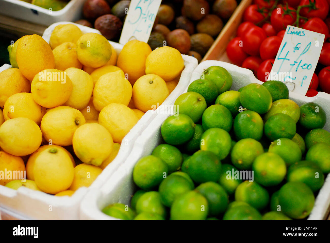 Circle fruit and price tag hi-res stock photography and images - Alamy