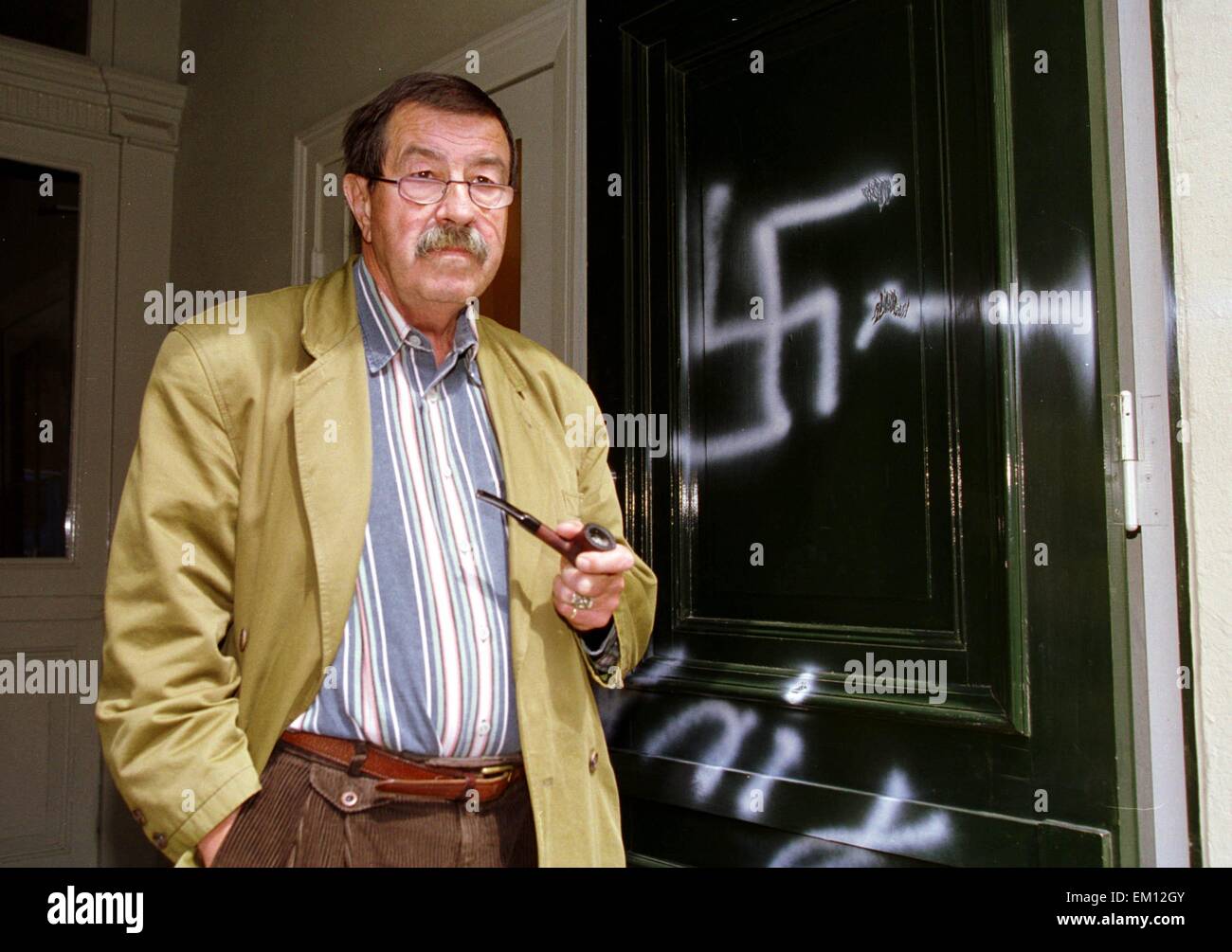 FILE - A file picture dated 25 June 1997 shows German Nobel Prize ...