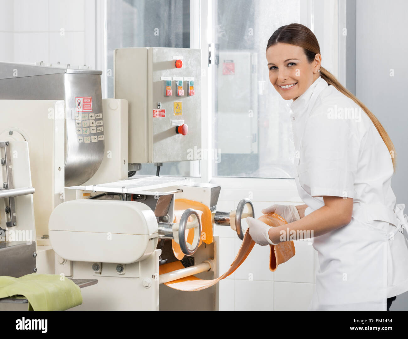 Female Chef Processing Spaghetti Pasta Sheet In Machine Stock Photo - Alamy