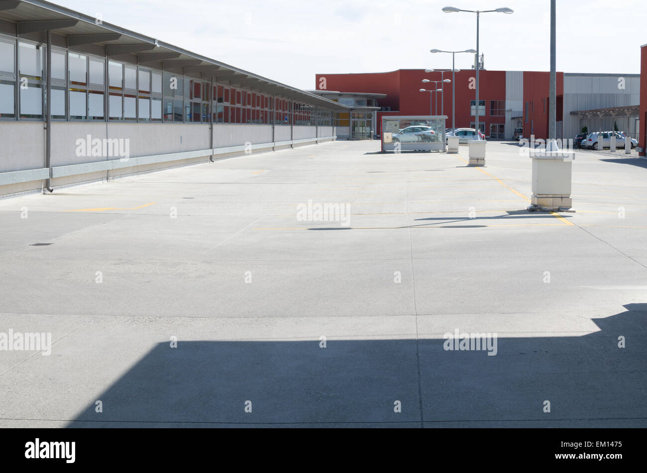 Empty mall center hi-res stock photography and images - Alamy