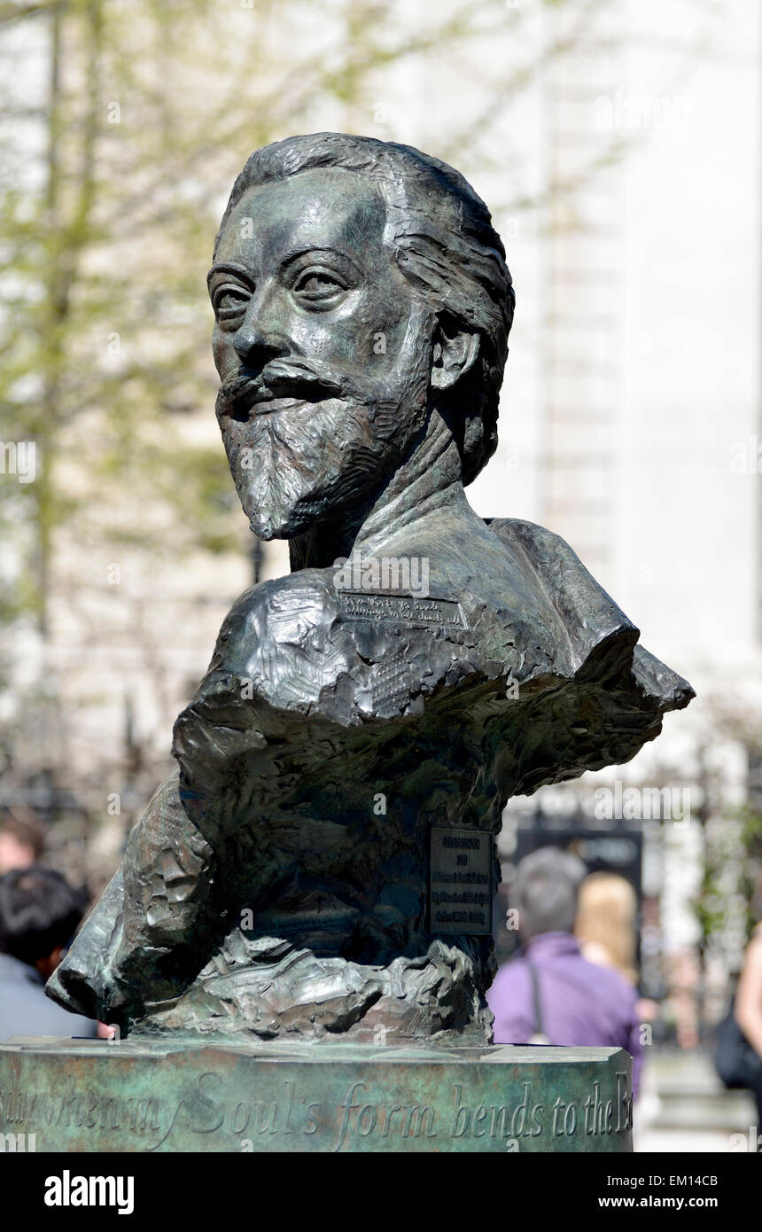 Statue of john donne poet hi-res stock photography and images - Alamy