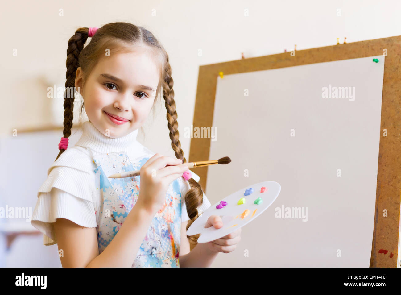 Cute girl painting Stock Photo - Alamy