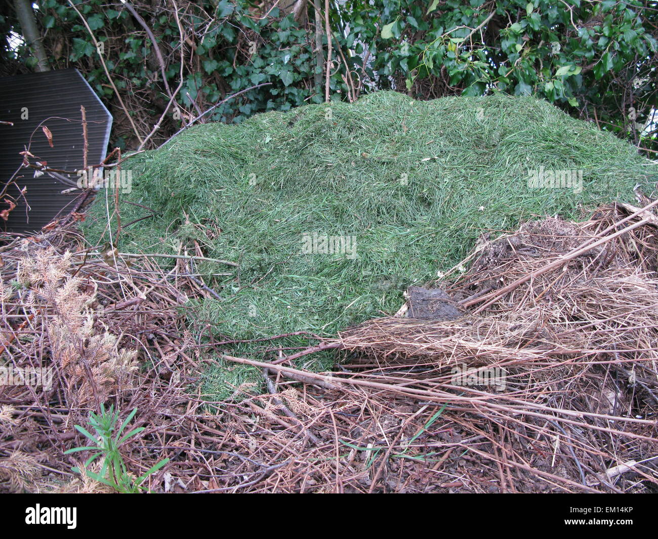 Layering compost hi-res stock photography and images - Alamy